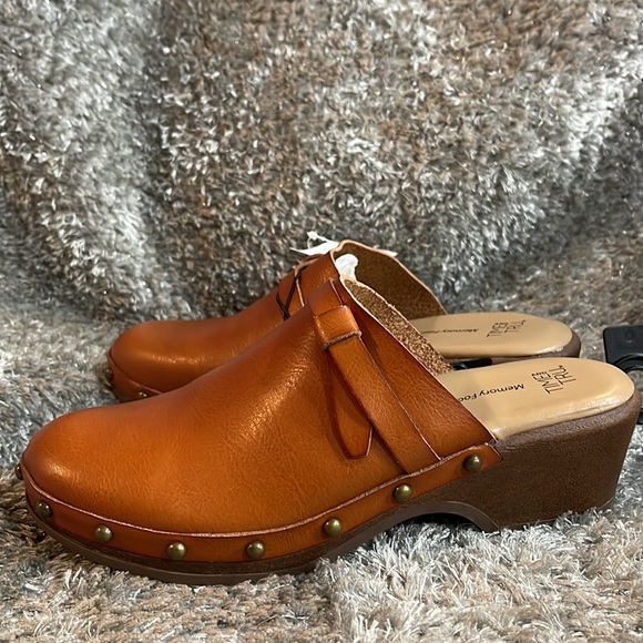 Time and Tru | Shoes | Nwt Time And Tru Brown Clog | Poshmark